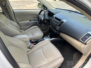 Balts Mitsubishi Outlander 2008 Rīga, ar dzinēja tilpumu 2.40 L un nobraukumu 0 tūkst. km par 3999 €, foto 21 vietnē AUTOMOTO.COM.LV