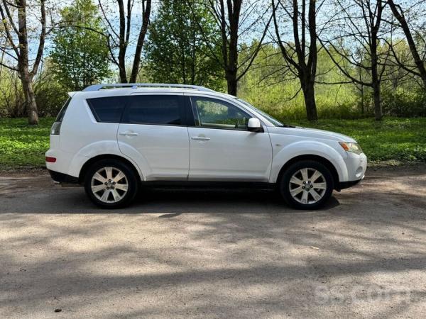 Balts Mitsubishi Outlander 2008 Rīga, ar dzinēja tilpumu 2.40 L un nobraukumu 0 tūkst. km par 3999 €, foto 6 vietnē AUTOMOTO.COM.LV