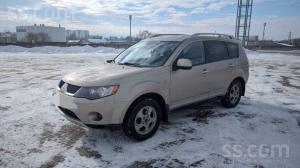 Balts Mitsubishi Outlander 2008 Ogre, ar dzinēja tilpumu 2.30 L un nobraukumu 130 tūkst. km par 4200 €, foto  vietnē AUTOMOTO.COM.LV