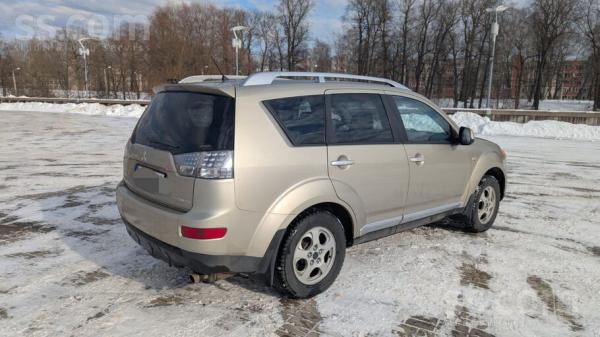 Balts Mitsubishi Outlander 2008 Ogre, ar dzinēja tilpumu 2.30 L un nobraukumu 130 tūkst. km par 4200 €, foto 3 vietnē AUTOMOTO.COM.LV