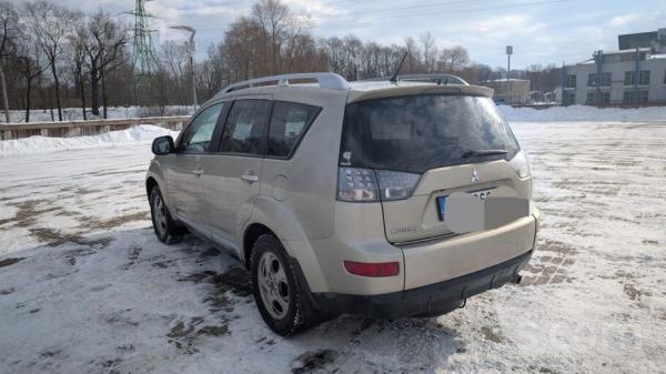 Balts Mitsubishi Outlander 2008 Ogre, ar dzinēja tilpumu 2.30 L un nobraukumu 130 tūkst. km par 4200 €, foto 4 vietnē AUTOMOTO.COM.LV