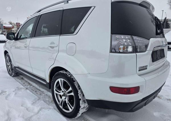 Balts Mitsubishi Outlander 2010 Marijampole, ar dzinēja tilpumu 2.36 L un nobraukumu 320 tūkst. km par 3950 €, foto 3 vietnē AUTOMOTO.COM.LV