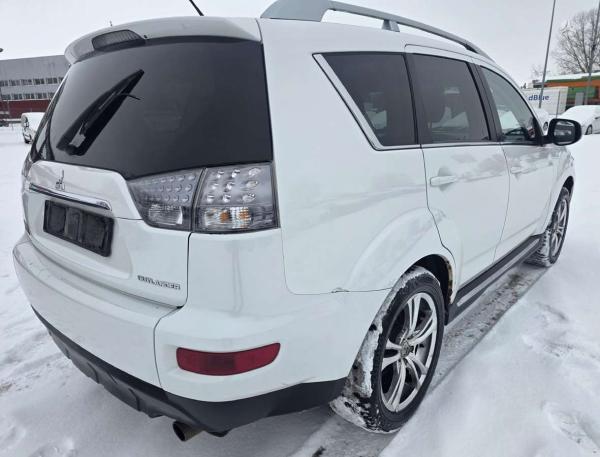 Balts Mitsubishi Outlander 2010 Marijampole, ar dzinēja tilpumu 2.36 L un nobraukumu 320 tūkst. km par 3950 €, foto 4 vietnē AUTOMOTO.COM.LV