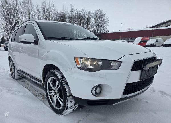 Balts Mitsubishi Outlander 2010 Marijampole, ar dzinēja tilpumu 2.36 L un nobraukumu 320 tūkst. km par 3950 €, foto 6 vietnē AUTOMOTO.COM.LV