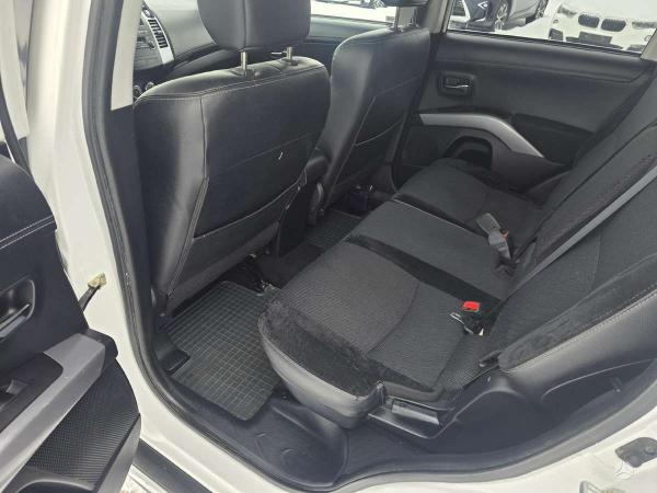 Balts Mitsubishi Outlander 2010 Marijampole, ar dzinēja tilpumu 2.36 L un nobraukumu 320 tūkst. km par 3950 €, foto 8 vietnē AUTOMOTO.COM.LV