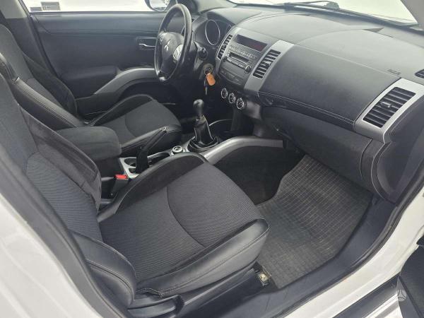 Balts Mitsubishi Outlander 2010 Marijampole, ar dzinēja tilpumu 2.36 L un nobraukumu 320 tūkst. km par 3950 €, foto 10 vietnē AUTOMOTO.COM.LV
