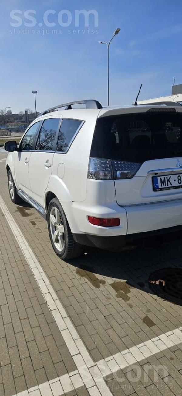 Balts Mitsubishi Outlander 2010 Rēzekne, ar dzinēja tilpumu 2.20 L un nobraukumu 222 tūkst. km par 5200 €, foto 4 vietnē AUTOMOTO.COM.LV