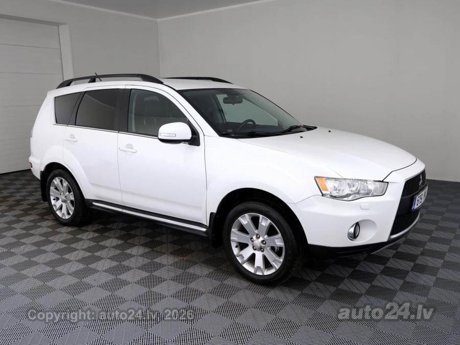 Balts Mitsubishi Outlander 2010 Tallina, ar dzinēja tilpumu 2.40 L un nobraukumu 229 tūkst. km par 3799 €, foto 1 vietnē AUTOMOTO.COM.LV