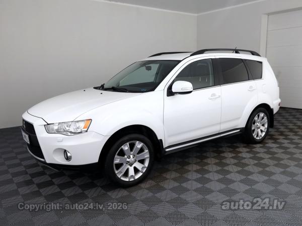 White Mitsubishi Outlander 2010 in Tallinn, with an engine capacity of 2.40 L and mileage of 229 thousand km for 3799 €, photo 2 on AUTOMOTO.COM.LV
