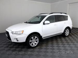 Balts Mitsubishi Outlander 2010 Tallina, ar dzinēja tilpumu 2.40 L un nobraukumu 229 tūkst. km par 3799 €, foto 3 vietnē AUTOMOTO.COM.LV