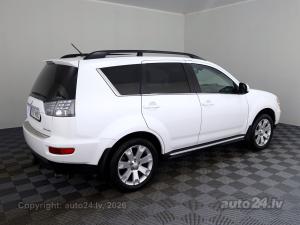 Balts Mitsubishi Outlander 2010 Tallina, ar dzinēja tilpumu 2.40 L un nobraukumu 229 tūkst. km par 3799 €, foto 4 vietnē AUTOMOTO.COM.LV