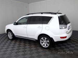 Balts Mitsubishi Outlander 2010 Tallina, ar dzinēja tilpumu 2.40 L un nobraukumu 229 tūkst. km par 3799 €, foto 5 vietnē AUTOMOTO.COM.LV