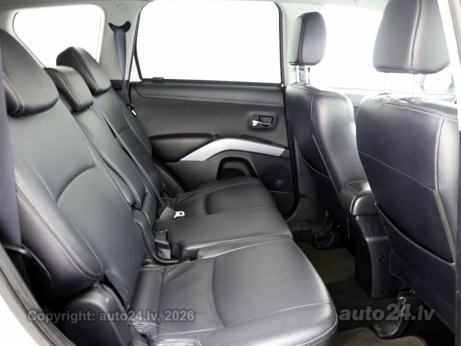 Balts Mitsubishi Outlander 2010 Tallina, ar dzinēja tilpumu 2.40 L un nobraukumu 229 tūkst. km par 3799 €, foto 8 vietnē AUTOMOTO.COM.LV