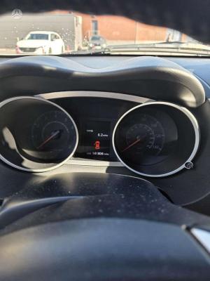 Balts Mitsubishi Outlander 2010 Klaipėda, ar dzinēja tilpumu 2.36 L un nobraukumu 226 tūkst. km par 2400 €, foto 4 vietnē AUTOMOTO.COM.LV