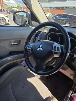 Balts Mitsubishi Outlander 2010 Klaipėda, ar dzinēja tilpumu 2.36 L un nobraukumu 226 tūkst. km par 2400 €, foto 9 vietnē AUTOMOTO.COM.LV