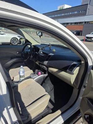 Balts Mitsubishi Outlander 2010 Klaipėda, ar dzinēja tilpumu 2.36 L un nobraukumu 226 tūkst. km par 2400 €, foto 11 vietnē AUTOMOTO.COM.LV
