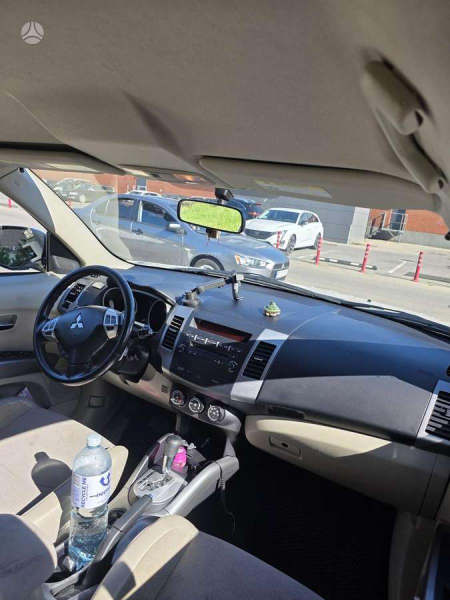 Balts Mitsubishi Outlander 2010 Klaipėda, ar dzinēja tilpumu 2.36 L un nobraukumu 226 tūkst. km par 2400 €, foto 12 vietnē AUTOMOTO.COM.LV