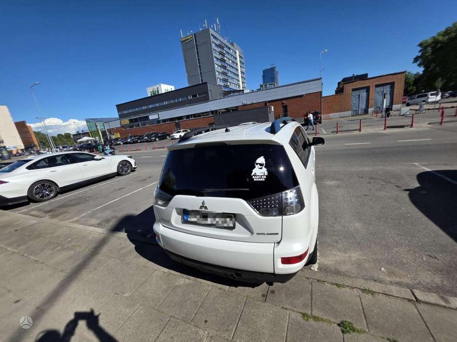 Balts Mitsubishi Outlander 2010 Klaipėda, ar dzinēja tilpumu 2.36 L un nobraukumu 226 tūkst. km par 2400 €, foto 15 vietnē AUTOMOTO.COM.LV