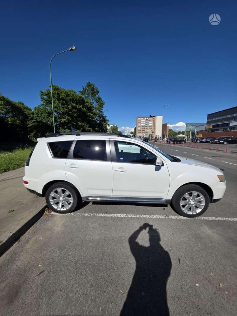 Balts Mitsubishi Outlander 2010 Klaipėda, ar dzinēja tilpumu 2.36 L un nobraukumu 226 tūkst. km par 2400 €, foto 16 vietnē AUTOMOTO.COM.LV