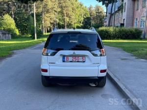 Balts Mitsubishi Outlander 2010 Rīga, ar dzinēja tilpumu 2.40 L un nobraukumu 0 tūkst. km par 3299 €, foto 5 vietnē AUTOMOTO.COM.LV
