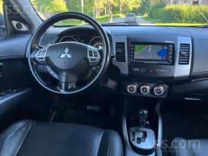 Balts Mitsubishi Outlander 2010 Rīga, ar dzinēja tilpumu 2.40 L un nobraukumu 0 tūkst. km par 3299 €, foto 13 vietnē AUTOMOTO.COM.LV