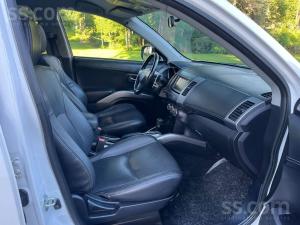 Balts Mitsubishi Outlander 2010 Rīga, ar dzinēja tilpumu 2.40 L un nobraukumu 0 tūkst. km par 3299 €, foto 21 vietnē AUTOMOTO.COM.LV