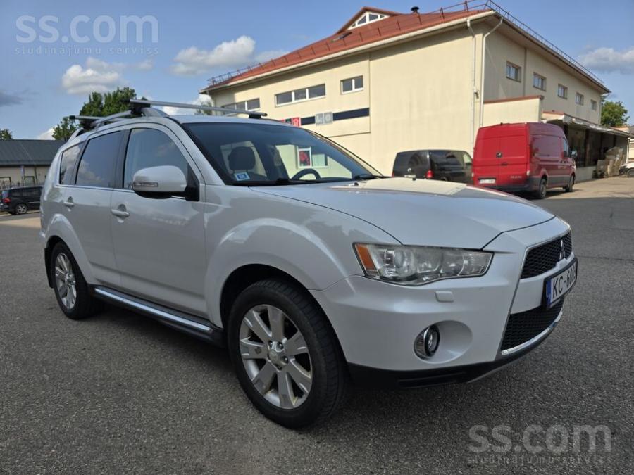 White Mitsubishi Outlander 2010 in Rezekne, with an engine capacity of 2.20 L and mileage of 312 thousand km for 4500 €, photo 1 on AUTOMOTO.COM.LV