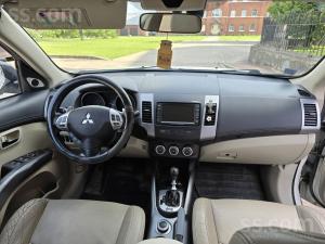 White Mitsubishi Outlander 2010 in Rezekne, with an engine capacity of 2.20 L and mileage of 312 thousand km for 4500 €, photo 3 on AUTOMOTO.COM.LV