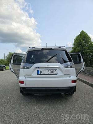 White Mitsubishi Outlander 2010 in Rezekne, with an engine capacity of 2.20 L and mileage of 312 thousand km for 4500 €, photo 4 on AUTOMOTO.COM.LV