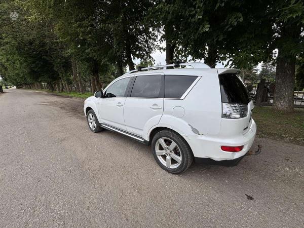 Balts Mitsubishi Outlander 2010 Panevēža, ar dzinēja tilpumu 2.18 L un nobraukumu 300 tūkst. km par 3590 €, foto 4 vietnē AUTOMOTO.COM.LV