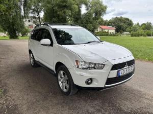 White Mitsubishi Outlander 2010 in Panevezys, with an engine capacity of 2.18 L and mileage of 300 thousand km for 3590 €, photo 3 on AUTOMOTO.COM.LV
