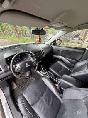 White Mitsubishi Outlander 2010 in Panevezys, with an engine capacity of 2.18 L and mileage of 300 thousand km for 3590 €, photo 8 on AUTOMOTO.COM.LV