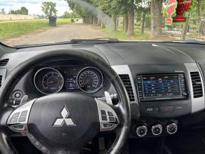 White Mitsubishi Outlander 2010 in Panevezys, with an engine capacity of 2.18 L and mileage of 300 thousand km for 3590 €, photo 10 on AUTOMOTO.COM.LV