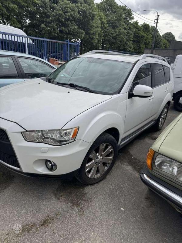 Balts Mitsubishi Outlander 2010 Kauņa, ar dzinēja tilpumu 2.00 L un nobraukumu 285 tūkst. km par 2850 €, foto 1 vietnē AUTOMOTO.COM.LV