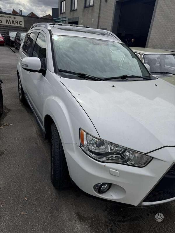 Balts Mitsubishi Outlander 2010 Kauņa, ar dzinēja tilpumu 2.00 L un nobraukumu 285 tūkst. km par 2850 €, foto 3 vietnē AUTOMOTO.COM.LV