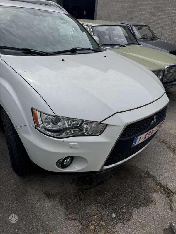 Balts Mitsubishi Outlander 2010 Kauņa, ar dzinēja tilpumu 2.00 L un nobraukumu 285 tūkst. km par 2850 €, foto 4 vietnē AUTOMOTO.COM.LV