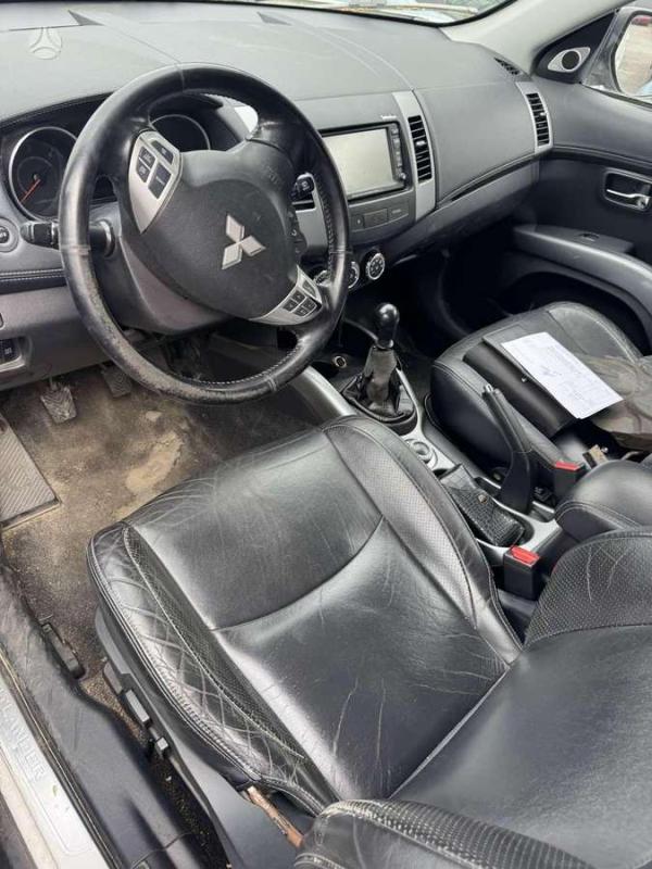 Balts Mitsubishi Outlander 2010 Kauņa, ar dzinēja tilpumu 2.00 L un nobraukumu 285 tūkst. km par 2850 €, foto 9 vietnē AUTOMOTO.COM.LV