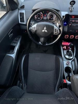 Balts Mitsubishi Outlander 2010 Tallina, ar dzinēja tilpumu 2.20 L un nobraukumu 295 tūkst. km par 2990 €, foto 5 vietnē AUTOMOTO.COM.LV