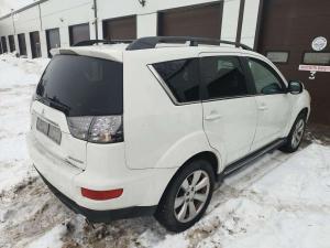 White Mitsubishi Outlander 2011 in Utena, with an engine capacity of 2.18 L and mileage of 166 thousand km for 3300 €, photo 3 on AUTOMOTO.COM.LV