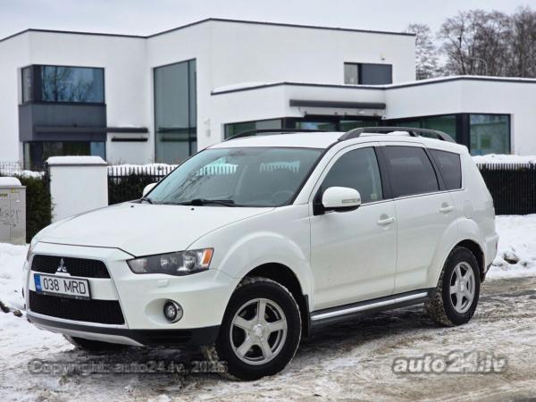 White Mitsubishi Outlander 2011 in Tallinn, with an engine capacity of 2.40 L and mileage of 307 thousand km for 3690 €, photo 1 on AUTOMOTO.COM.LV