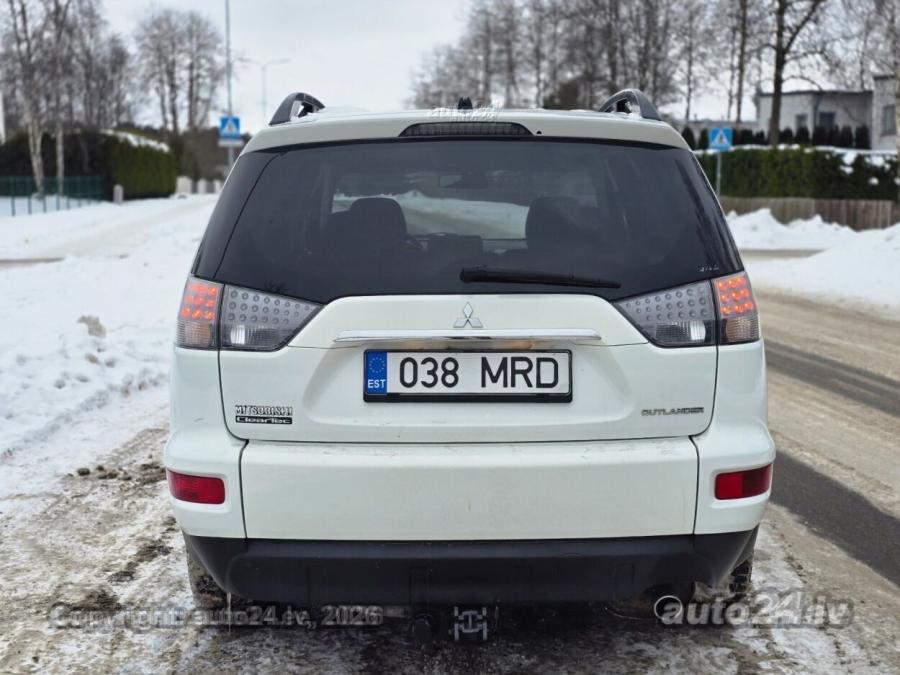 Balts Mitsubishi Outlander 2011 Tallina, ar dzinēja tilpumu 2.40 L un nobraukumu 307 tūkst. km par 3690 €, foto 5 vietnē AUTOMOTO.COM.LV
