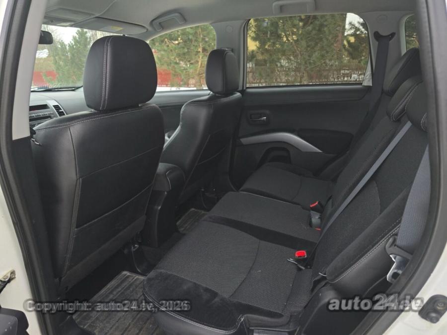 Balts Mitsubishi Outlander 2011 Tallina, ar dzinēja tilpumu 2.40 L un nobraukumu 307 tūkst. km par 3690 €, foto 10 vietnē AUTOMOTO.COM.LV