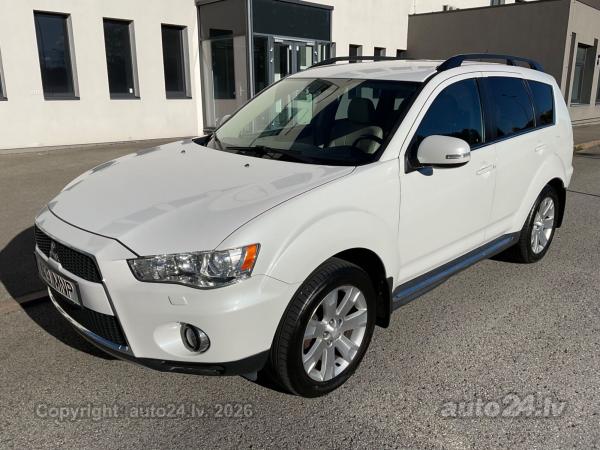 Mitsubishi Outlander 2011 Tallina vietnē Balts Mitsubishi Outlander 2011 Tallina, ar dzinēja tilpumu 2.40 L un nobraukumu 134 tūkst. km par 7500 €, foto 1 vietnē AUTOMOTO.COM.LV