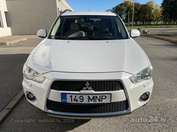 Mitsubishi Outlander 2011 Tallina vietnē Balts Mitsubishi Outlander 2011 Tallina, ar dzinēja tilpumu 2.40 L un nobraukumu 134 tūkst. km par 7500 €, foto 3 vietnē AUTOMOTO.COM.LV