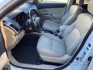 Balts Mitsubishi Outlander 2011 Tallina, ar dzinēja tilpumu 2.40 L un nobraukumu 134 tūkst. km par 7500 €, foto 8 vietnē AUTOMOTO.COM.LV