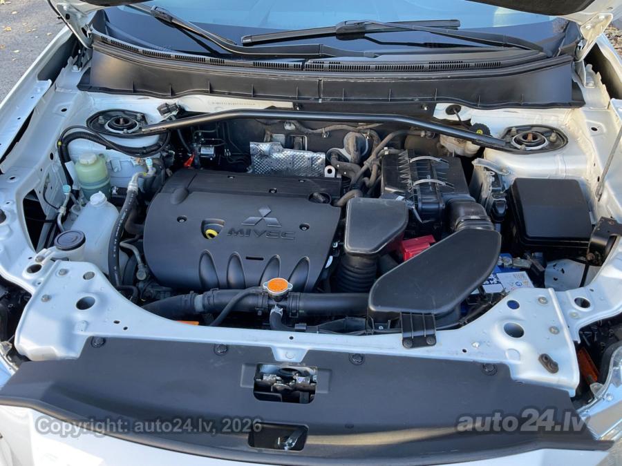 Balts Mitsubishi Outlander 2011 Tallina, ar dzinēja tilpumu 2.40 L un nobraukumu 134 tūkst. km par 7500 €, foto 11 vietnē AUTOMOTO.COM.LV