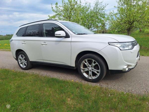 Balts Mitsubishi Outlander 2012 Tauragė, ar dzinēja tilpumu 2.27 L un nobraukumu 238 tūkst. km par 4800 €, foto 3 vietnē AUTOMOTO.COM.LV