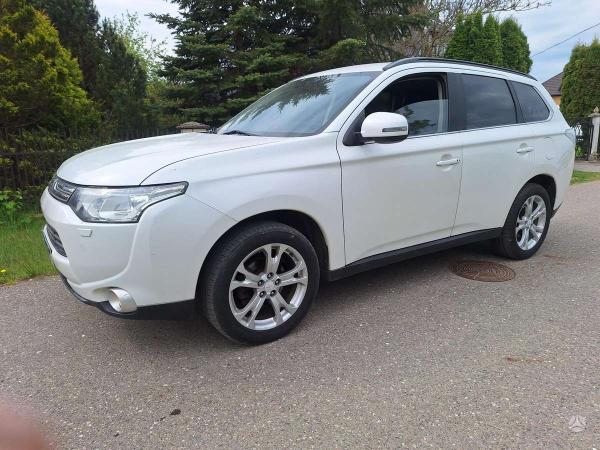 Balts Mitsubishi Outlander 2012 Tauragė, ar dzinēja tilpumu 2.27 L un nobraukumu 238 tūkst. km par 4800 €, foto 5 vietnē AUTOMOTO.COM.LV