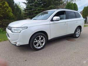 White Mitsubishi Outlander 2012 in Taurage, with an engine capacity of 2.27 L and mileage of 238 thousand km for 4800 €, photo 5 on AUTOMOTO.COM.LV