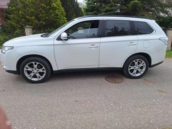 Balts Mitsubishi Outlander 2012 Tauragė, ar dzinēja tilpumu 2.27 L un nobraukumu 238 tūkst. km par 4800 €, foto 6 vietnē AUTOMOTO.COM.LV